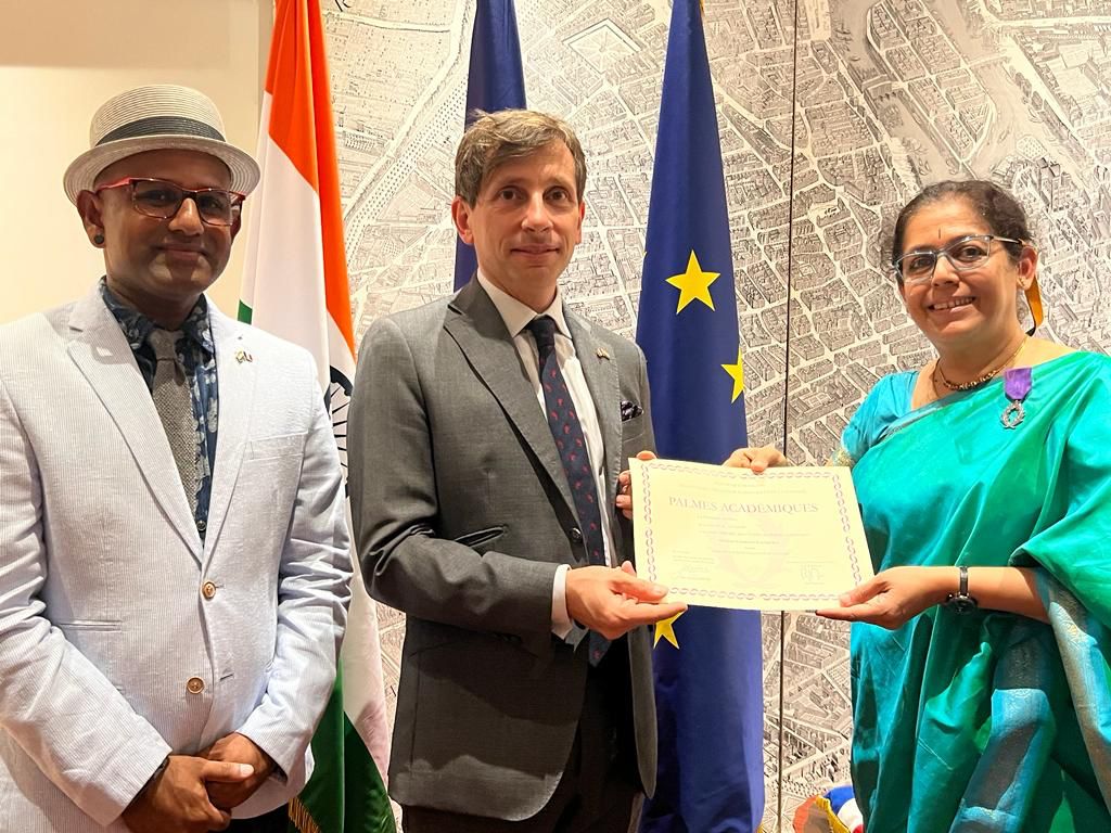 Vasumathi Badrinathan décorée Chevalière de l’Ordre des Palmes Académiques